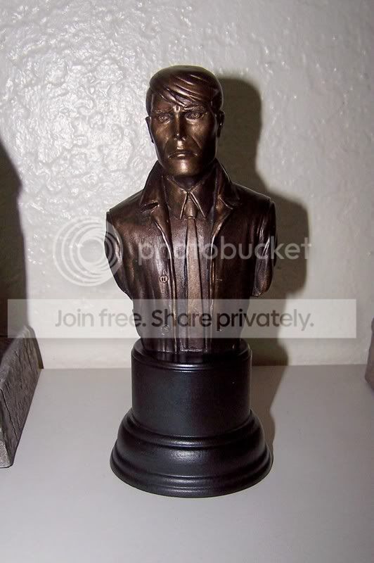 Bruce Banner bronze is here !!!!!!! - Statue Forum