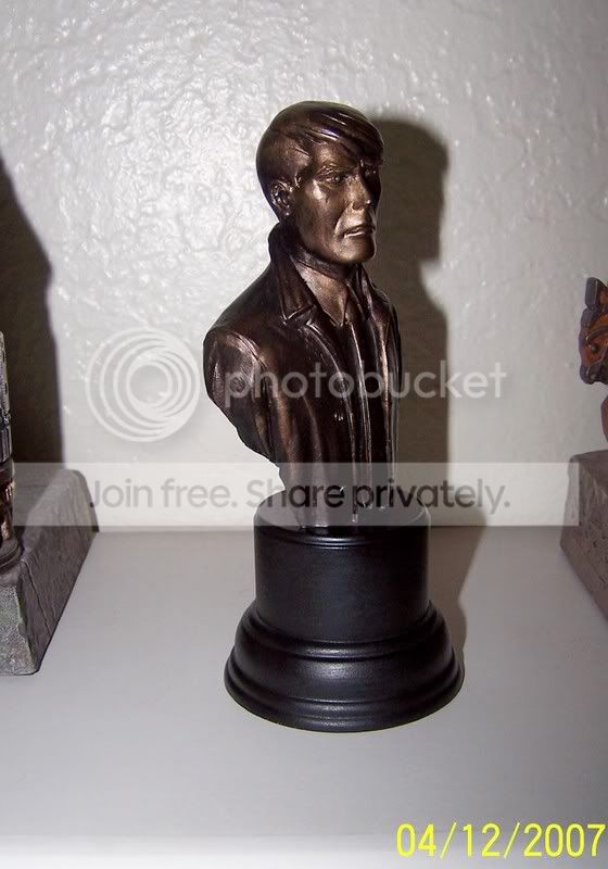 Bruce Banner bronze is here !!!!!!! - Statue Forum